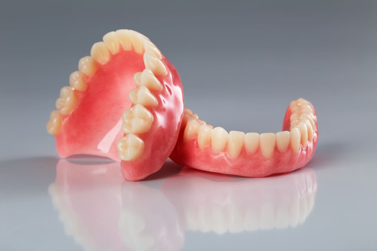 Dental Implants vs. Dentures: Which One is Right for You? - Tavistock ...
